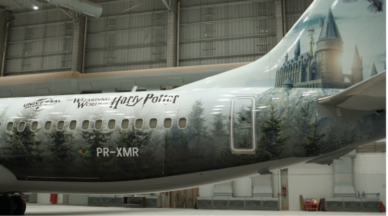 GOL e Universal Orlando Resort apresentam avião inspirado em Harry Potter
