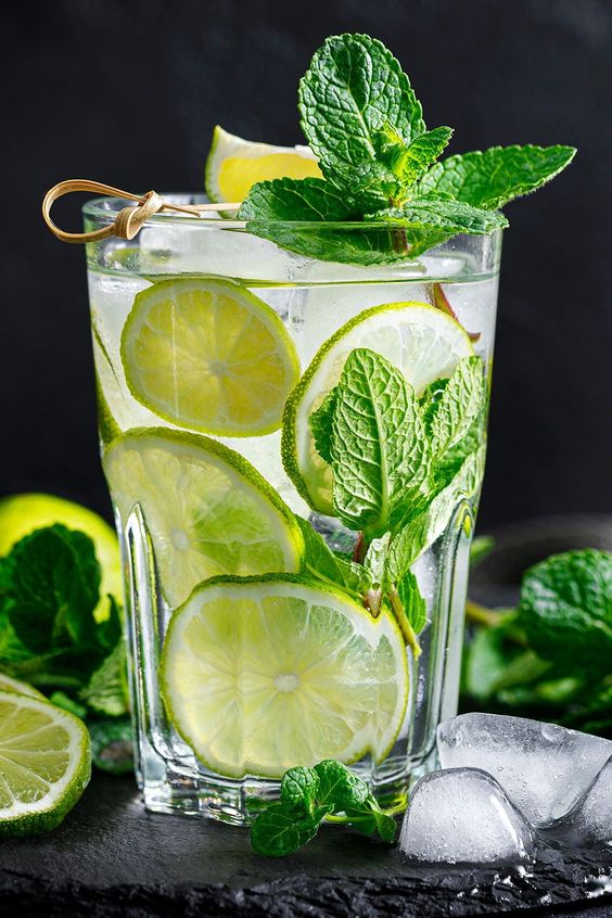 15 receitas de drinks clássicos que todo mundo precisa conhecer